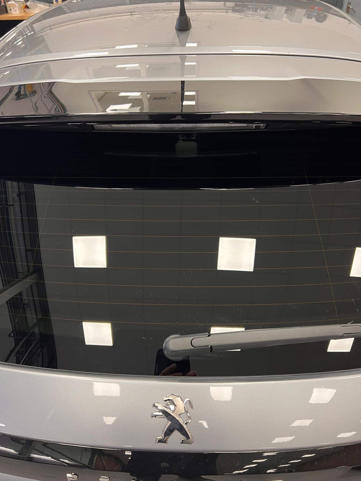 Autoruit polijsten | 77% Goedkoper dan vervangen | 2025